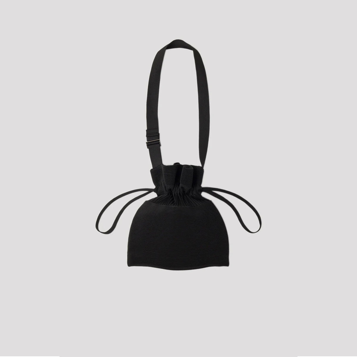 STRATA DRAWSTRING GUSSET BAG-BLACK- – OBLIGE